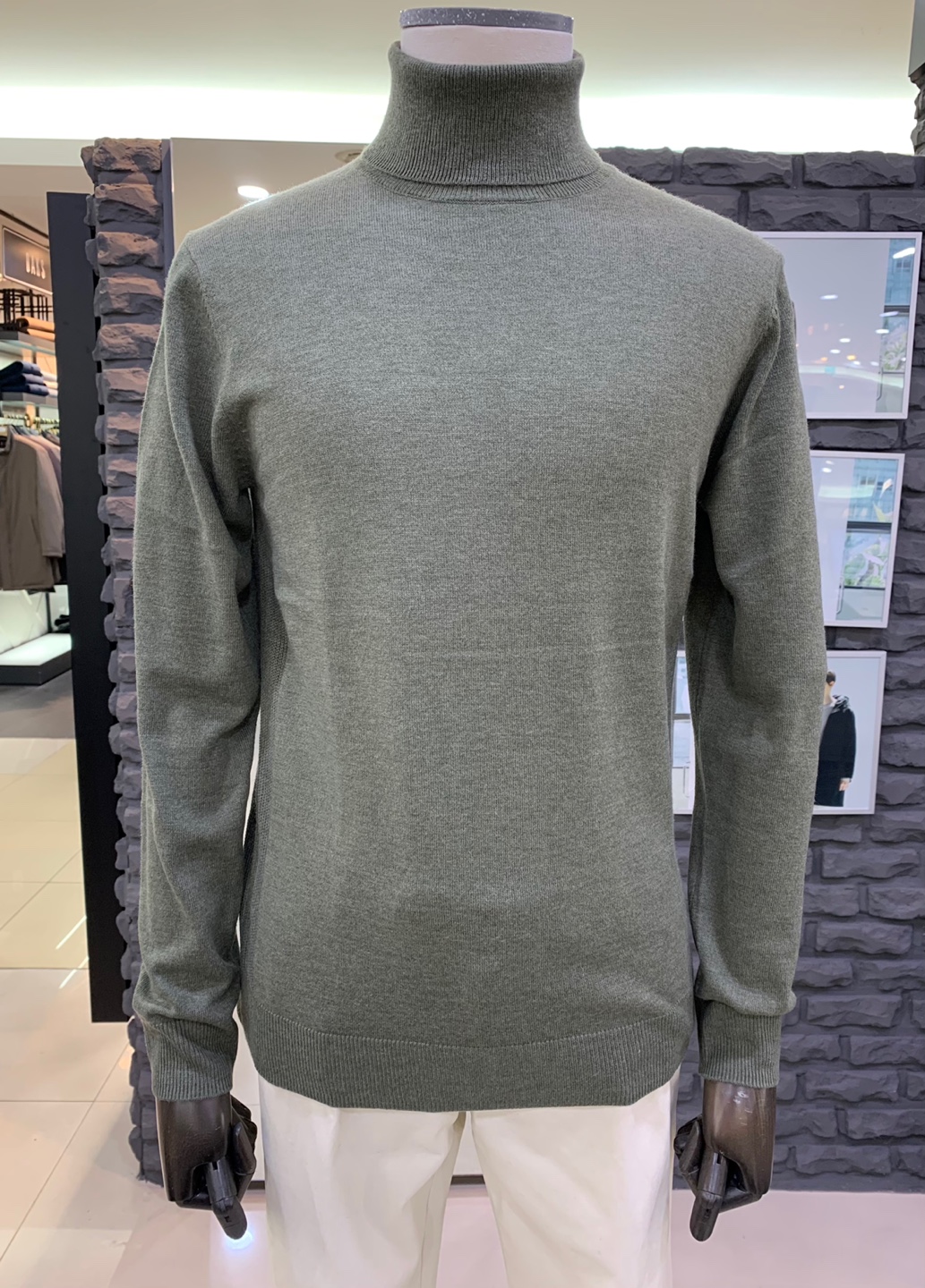 킨록 21FW 캐시미어 혼방 터틀넥 다크브라운 니트